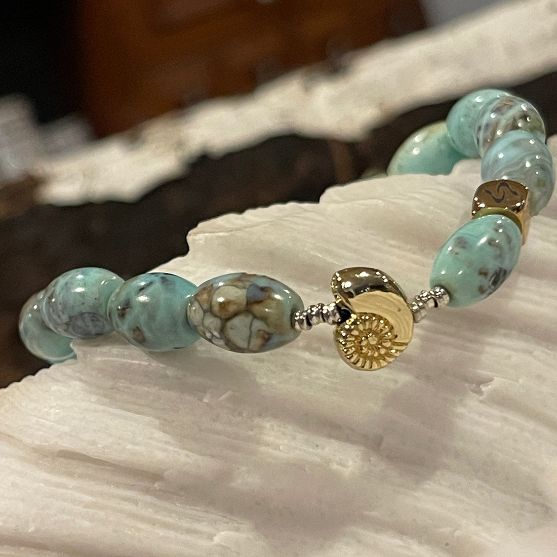 AQUA Dragon Skin Agate Stretchy NAUTILUS SHELL Bracelet – Embrazio
